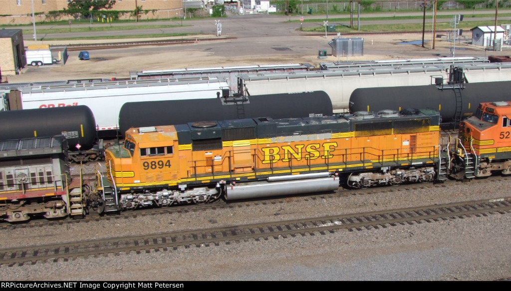 BNSF 9894